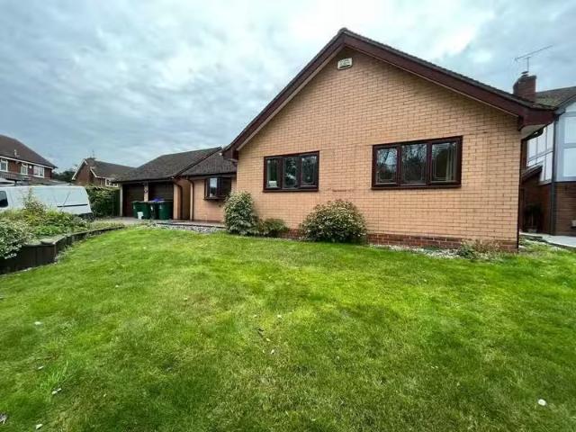 3 bedroom detached bungalow for rent in Heycroft, Coventry, CV4