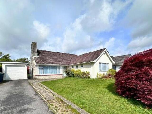 3 Bedroom Detached Bungalow For Rent In Highcliffe