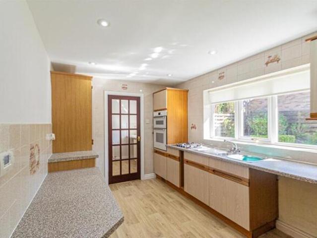 3 bedroom detached bungalow for rent in Sharon Park Close, Grappenhall, Warrington, WA4