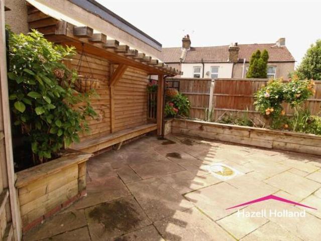 3 bedroom detached bungalow for rent in Park Road, Dartford, DA1