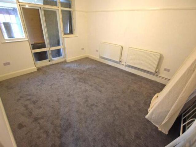 3 bedroom detached bungalow for rent in Philip Road, Rainham, Havering, London, RM13