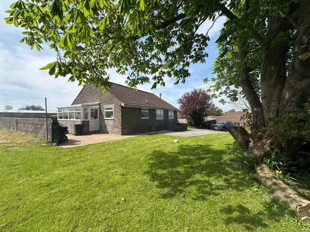 3 bedroom detached bungalow for rent in Wells, BA5