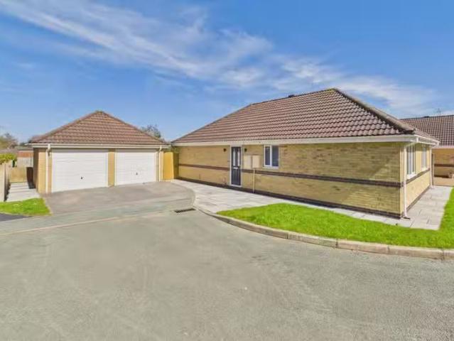 3 bedroom detached bungalow for rent in The Copse, Hawarden, CH5