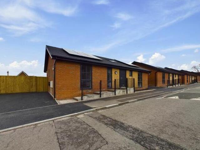3 Bedroom Detached Bungalow For Rent In Tyldesley