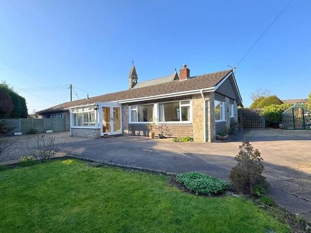 3 bedroom detached bungalow for sale