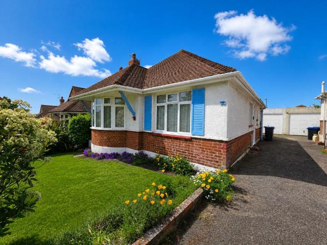 3 bedroom detached bungalow for sale