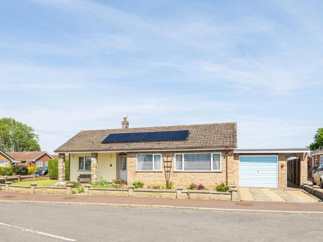 3 bedroom detached bungalow for sale