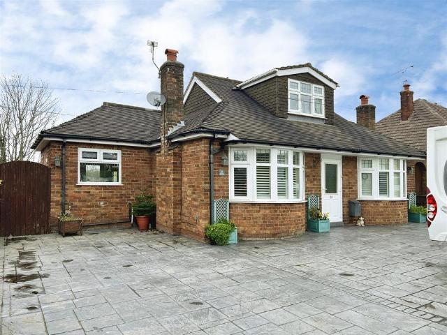 3 bedroom detached bungalow for sale