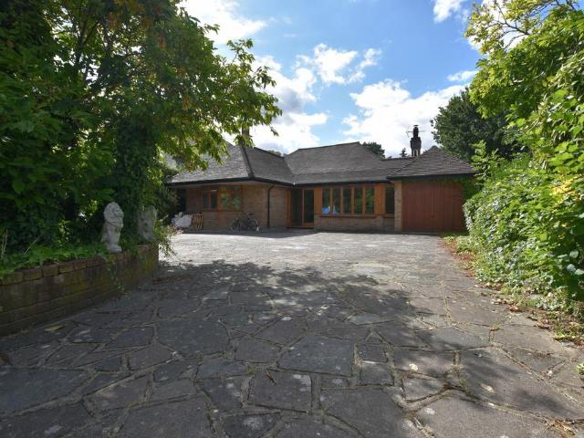3 bedroom detached bungalow for sale
