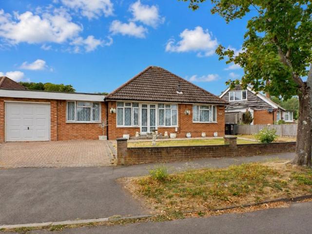 3 bedroom detached bungalow for sale