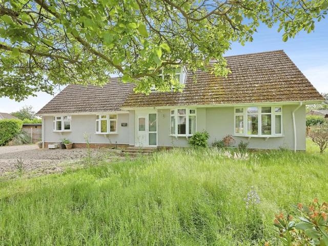 3 bedroom detached bungalow for sale