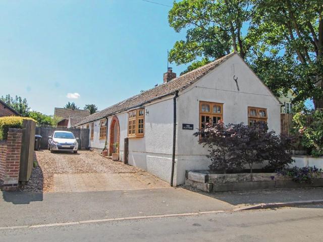 3 bedroom detached bungalow for sale