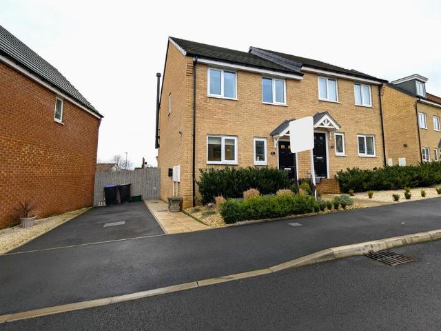 3 bedroom semi detached house for sale