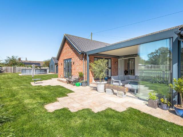 3 bedroom detached bungalow for sale