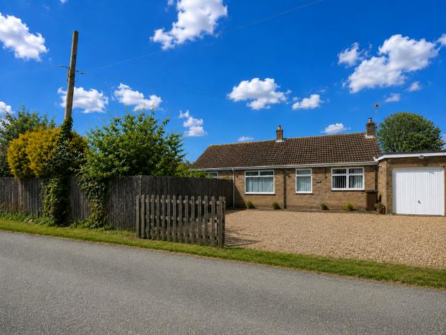 3 bedroom detached bungalow for sale