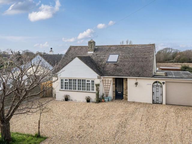 3 bedroom detached bungalow for sale