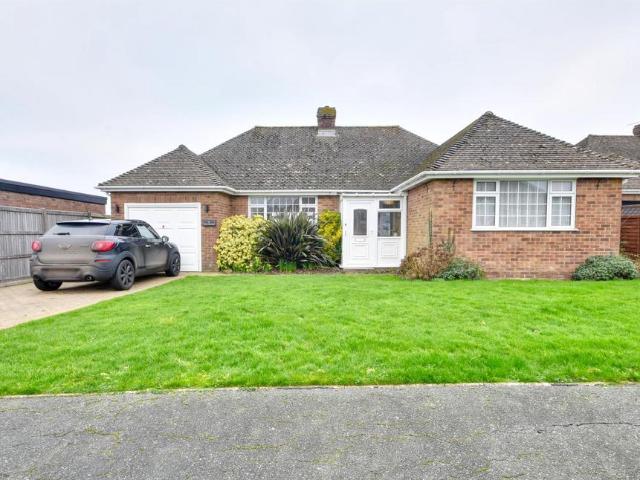 3 bedroom detached bungalow for sale