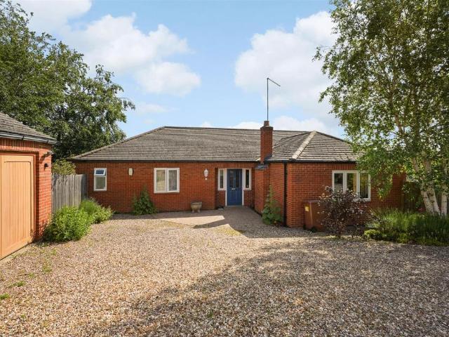 3 bedroom detached bungalow for sale