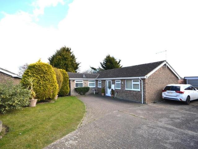 3 bedroom detached bungalow for sale
