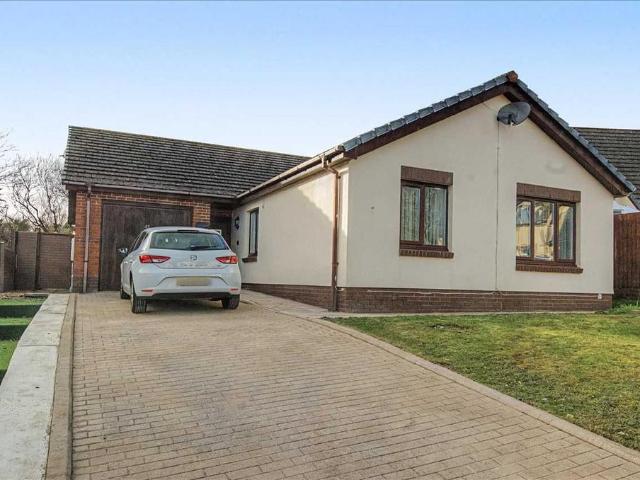 3 bedroom detached bungalow for sale