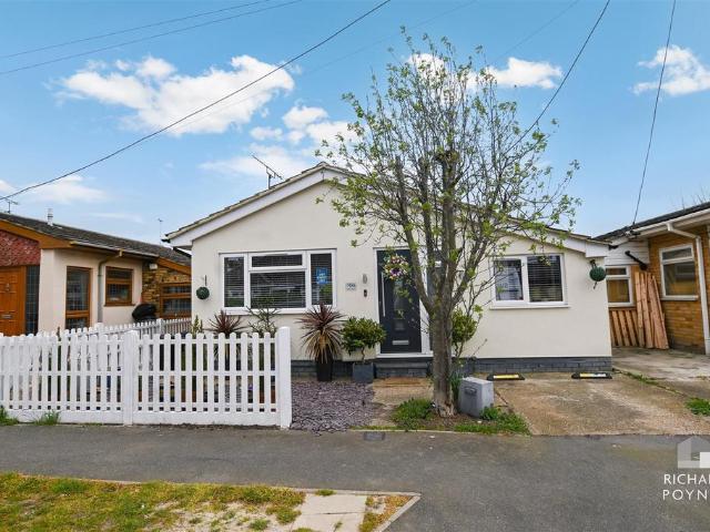 3 bedroom detached bungalow for sale