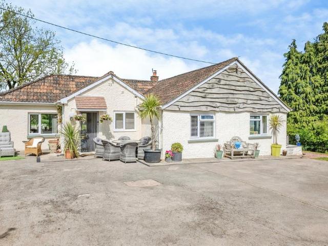 3 bedroom detached bungalow for sale