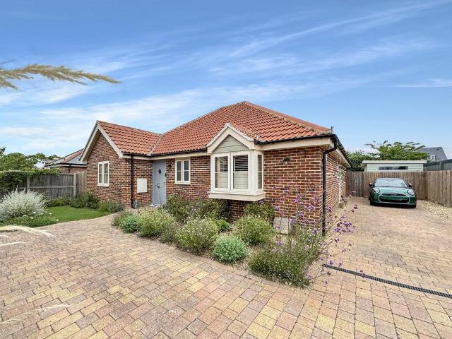3 bedroom detached bungalow for sale