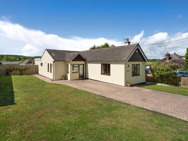 3 bedroom detached bungalow for sale