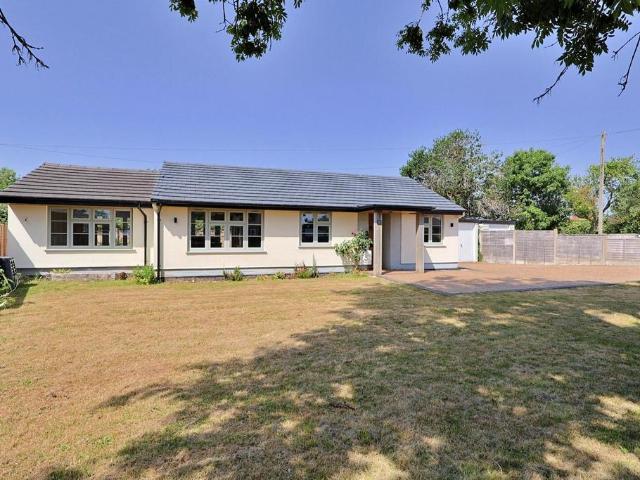 3 bedroom detached bungalow for sale
