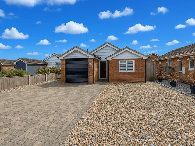 3 bedroom detached bungalow for sale