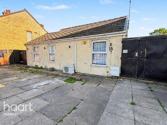 3 bedroom detached bungalow for sale
