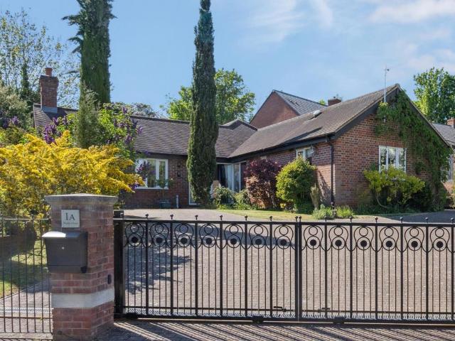 3 bedroom detached bungalow for sale
