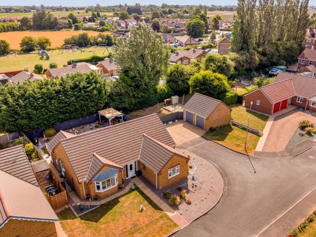 3 bedroom detached bungalow for sale