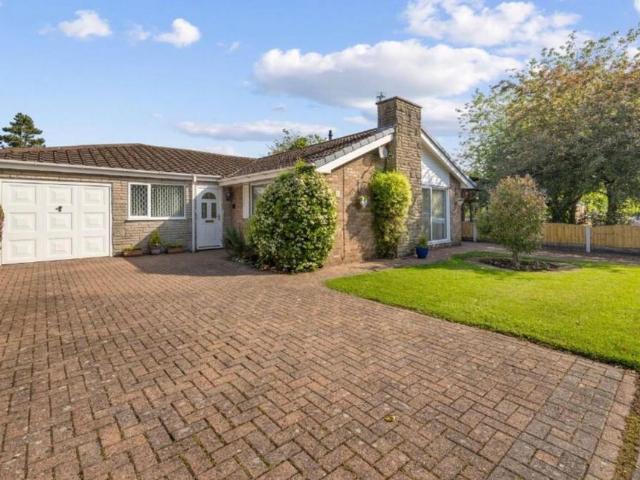 3 bedroom detached bungalow for sale