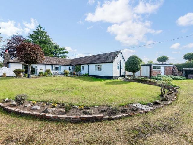 3 bedroom detached bungalow for sale