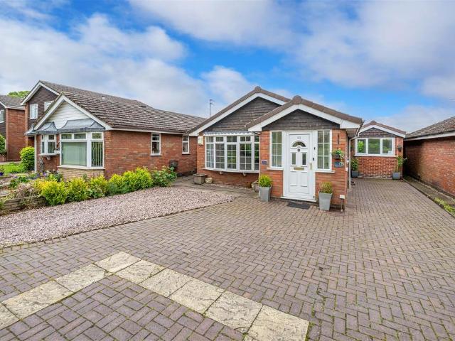 3 bedroom detached bungalow for sale