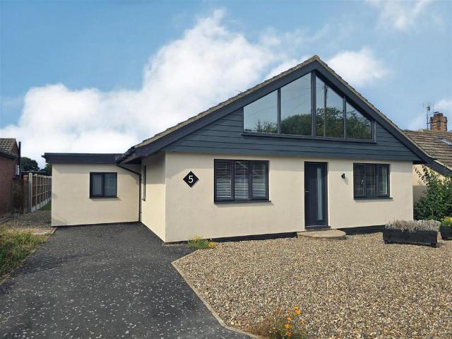 3 bedroom detached bungalow for sale