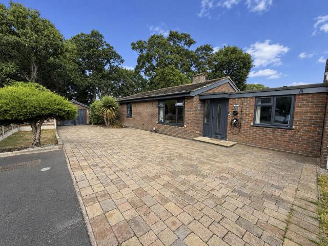 3 bedroom detached bungalow for sale