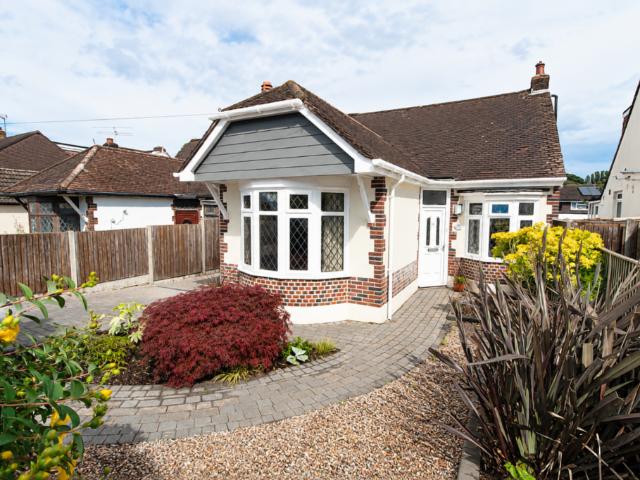 3 bedroom detached bungalow for sale