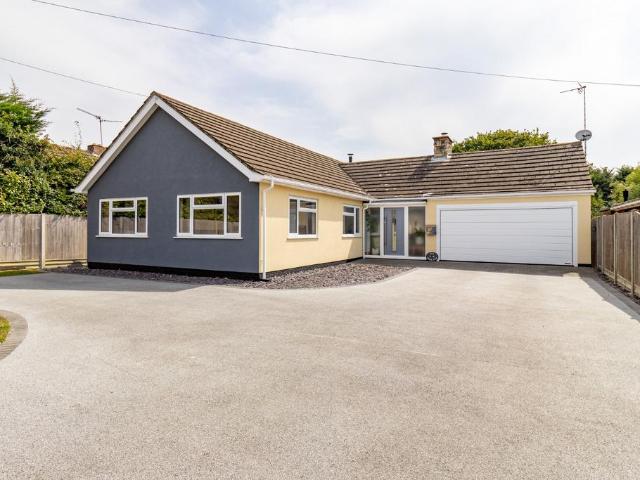 3 bedroom detached bungalow for sale