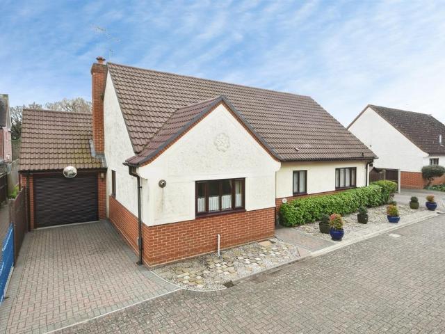 3 bedroom detached bungalow for sale