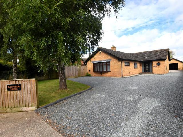 3 bedroom detached bungalow for sale