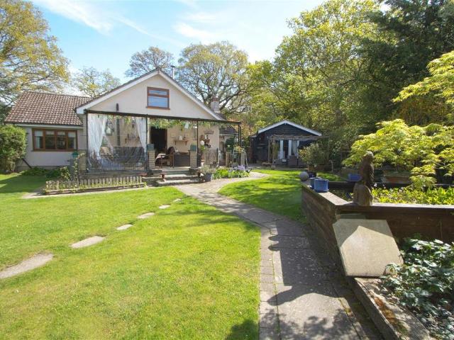 3 bedroom detached bungalow for sale