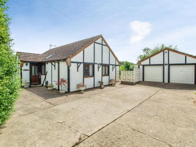 3 bedroom detached bungalow for sale