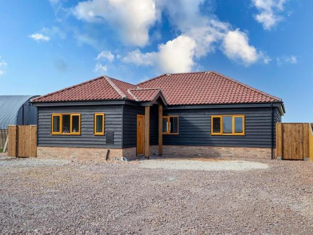 3 bedroom detached bungalow for sale