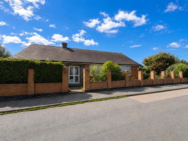 3 bedroom detached bungalow for sale