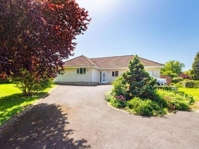 3 bedroom detached bungalow for sale