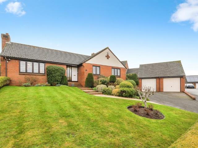 3 bedroom detached bungalow for sale