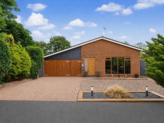 3 bedroom detached bungalow for sale
