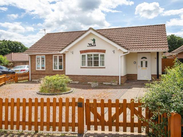 3 bedroom detached bungalow for sale
